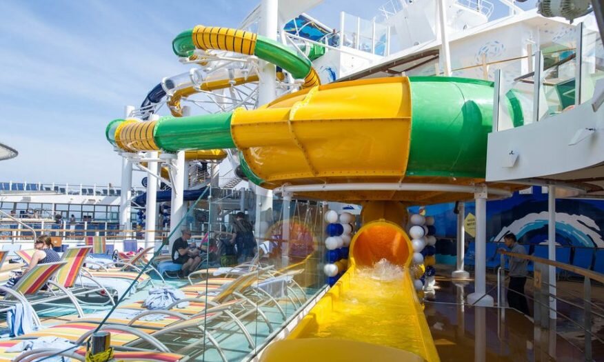 Pictures of Splashaway Bay, Waterslides, and H20 Zones! - Moms at Sea Blog