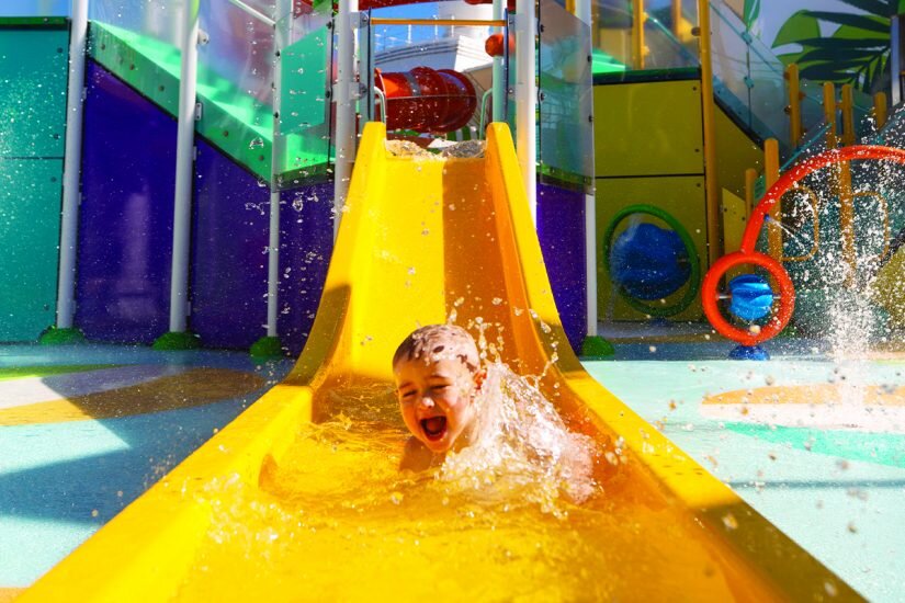 Pictures of Splashaway Bay, Waterslides, and H20 Zones! - Moms at Sea Blog